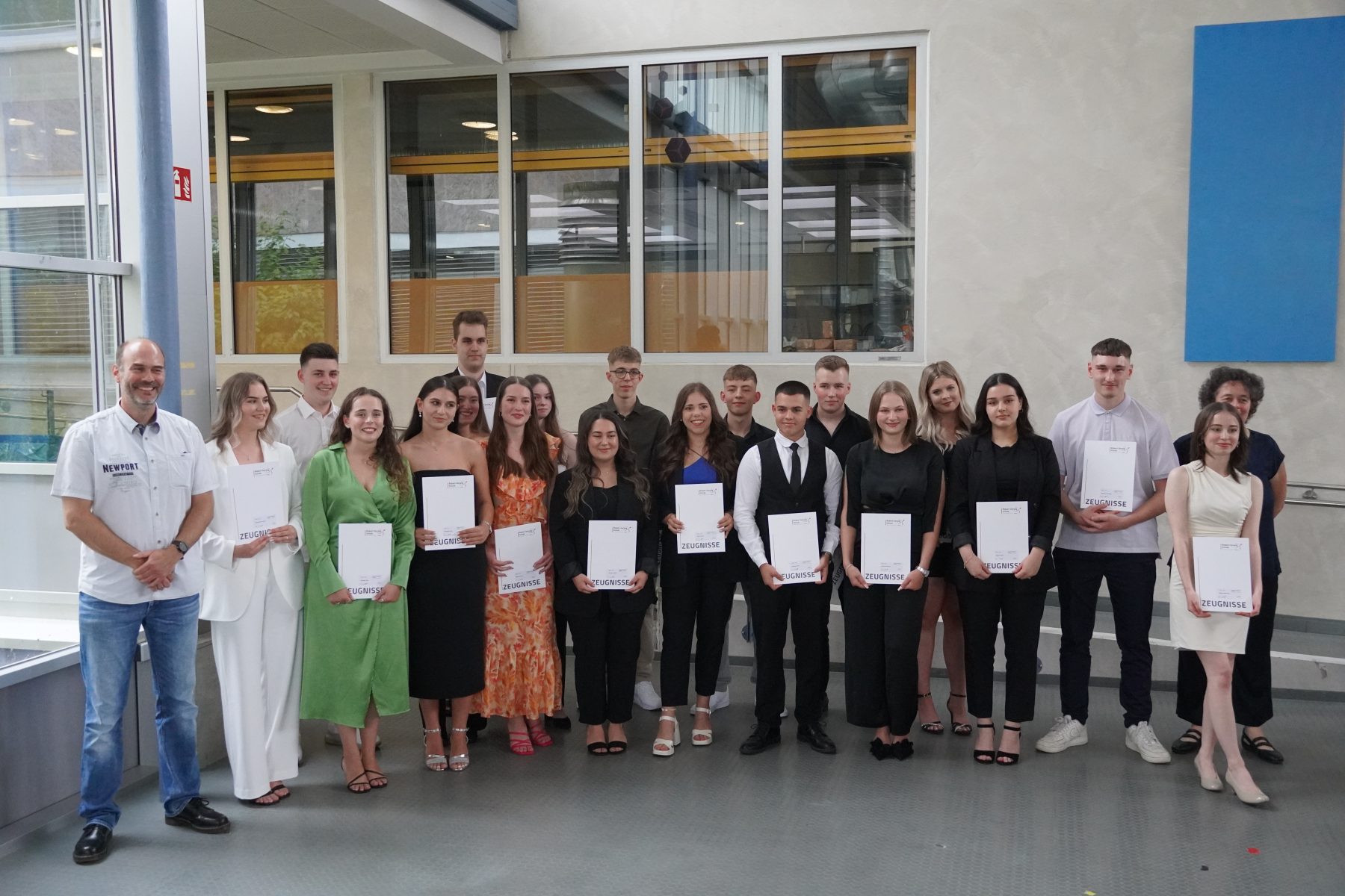 111 Abiturient*innen der RGS feiern ihr Abitur - Robert-Gerwig-Schule ...