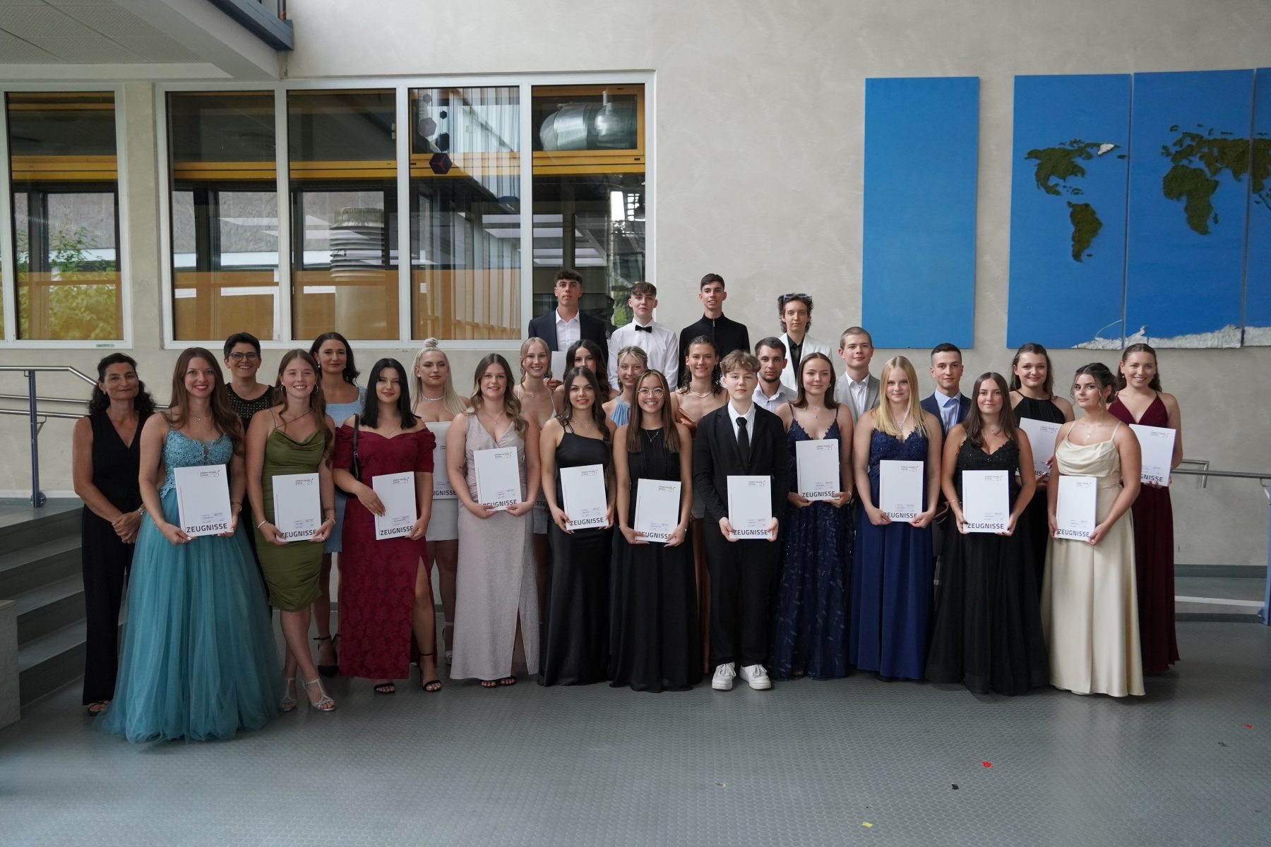 111 Abiturient*innen der RGS feiern ihr Abitur - Robert-Gerwig-Schule ...